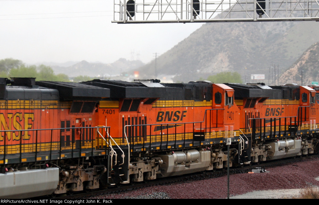 BNSF 7401